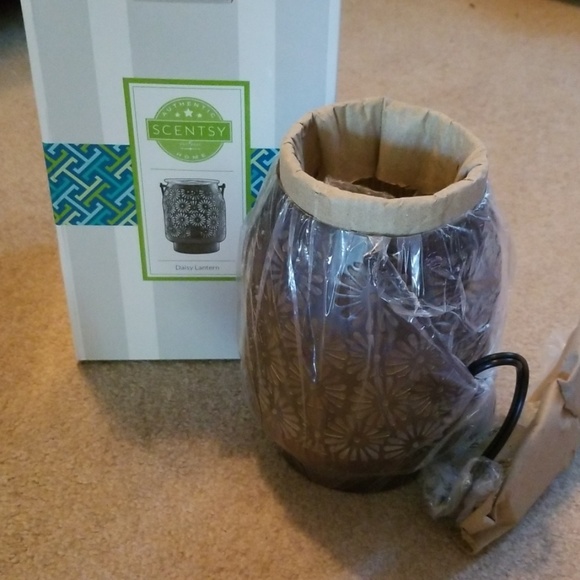 Scentsy | Accents | Daisy Lantern Scentsy Warmer New In Box | Poshmark